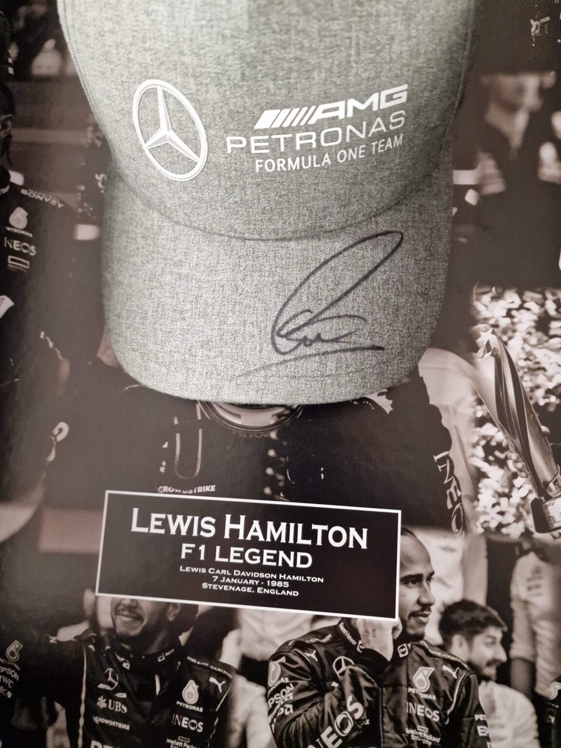 Lewis Hamilton – Signed Memorabila Shop
