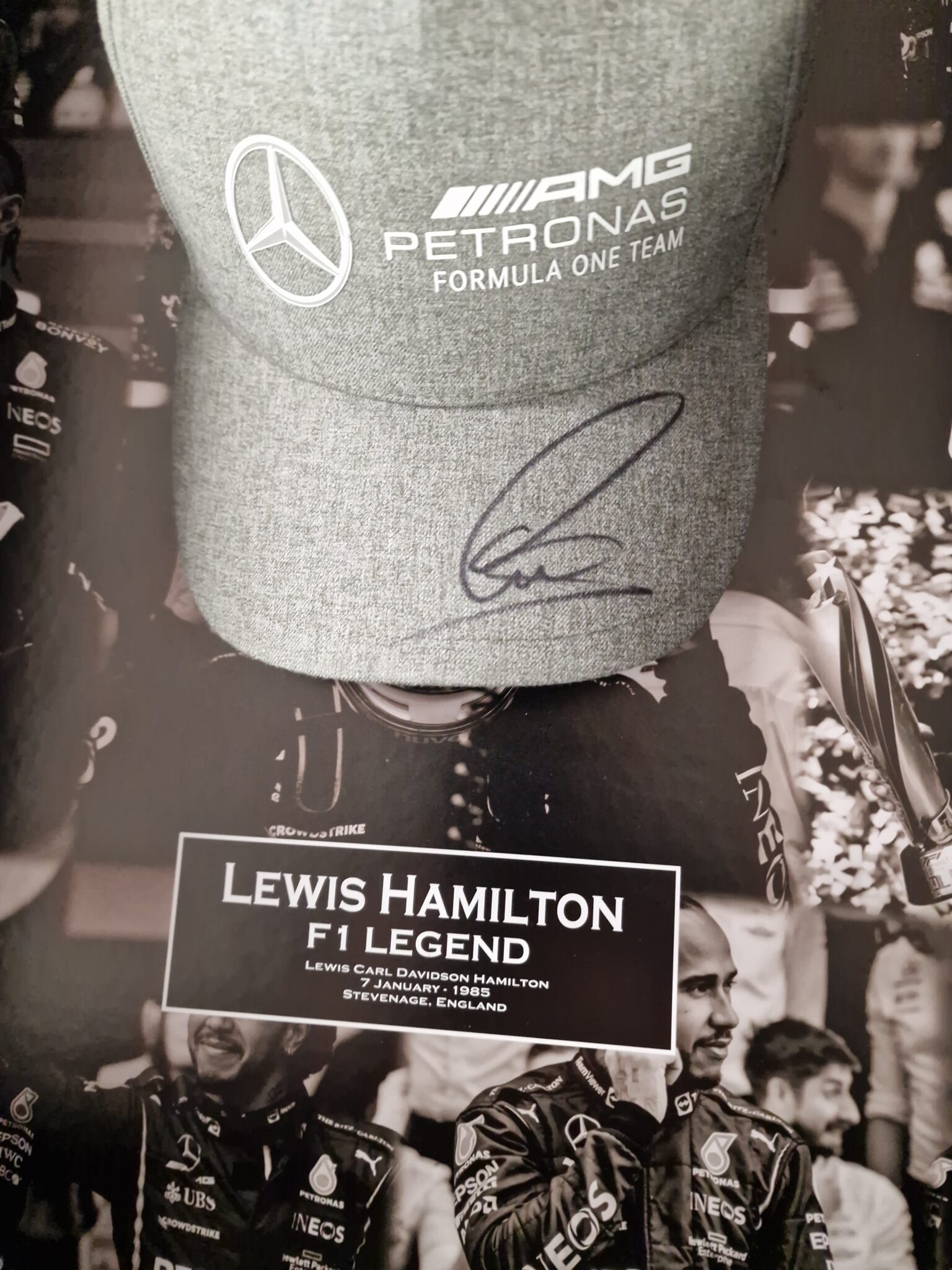 Lewis Hamilton – Signed Memorabila Shop