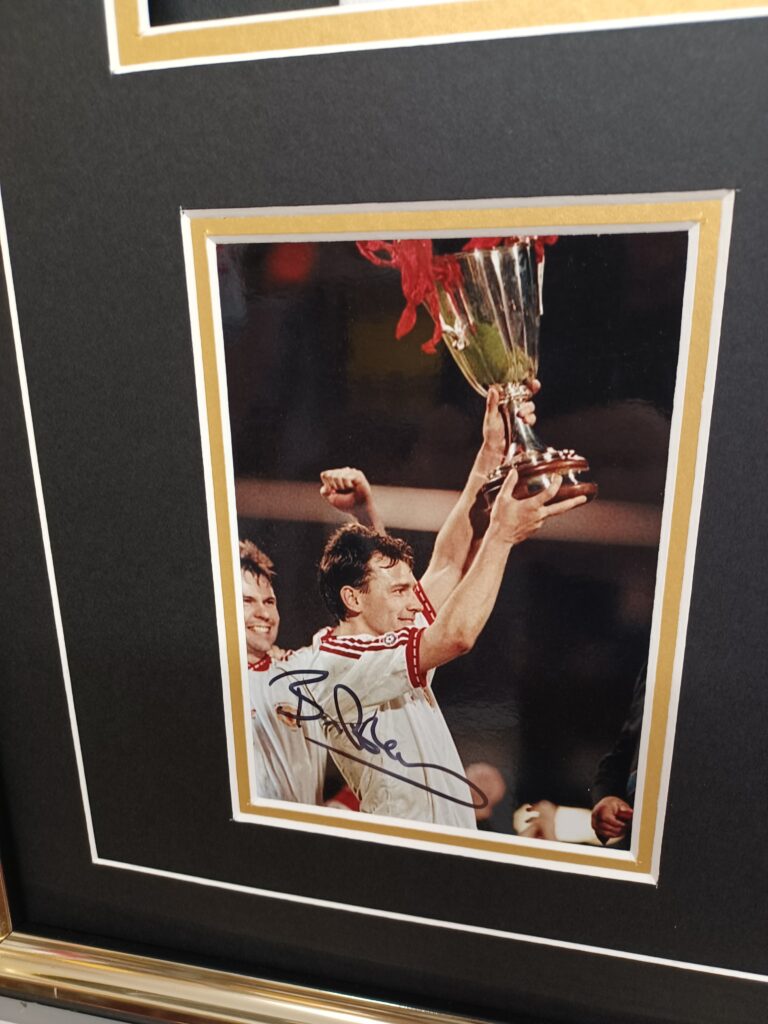 Bryan Robson of Manchester United Signed Picture with Shirt – Signed ...