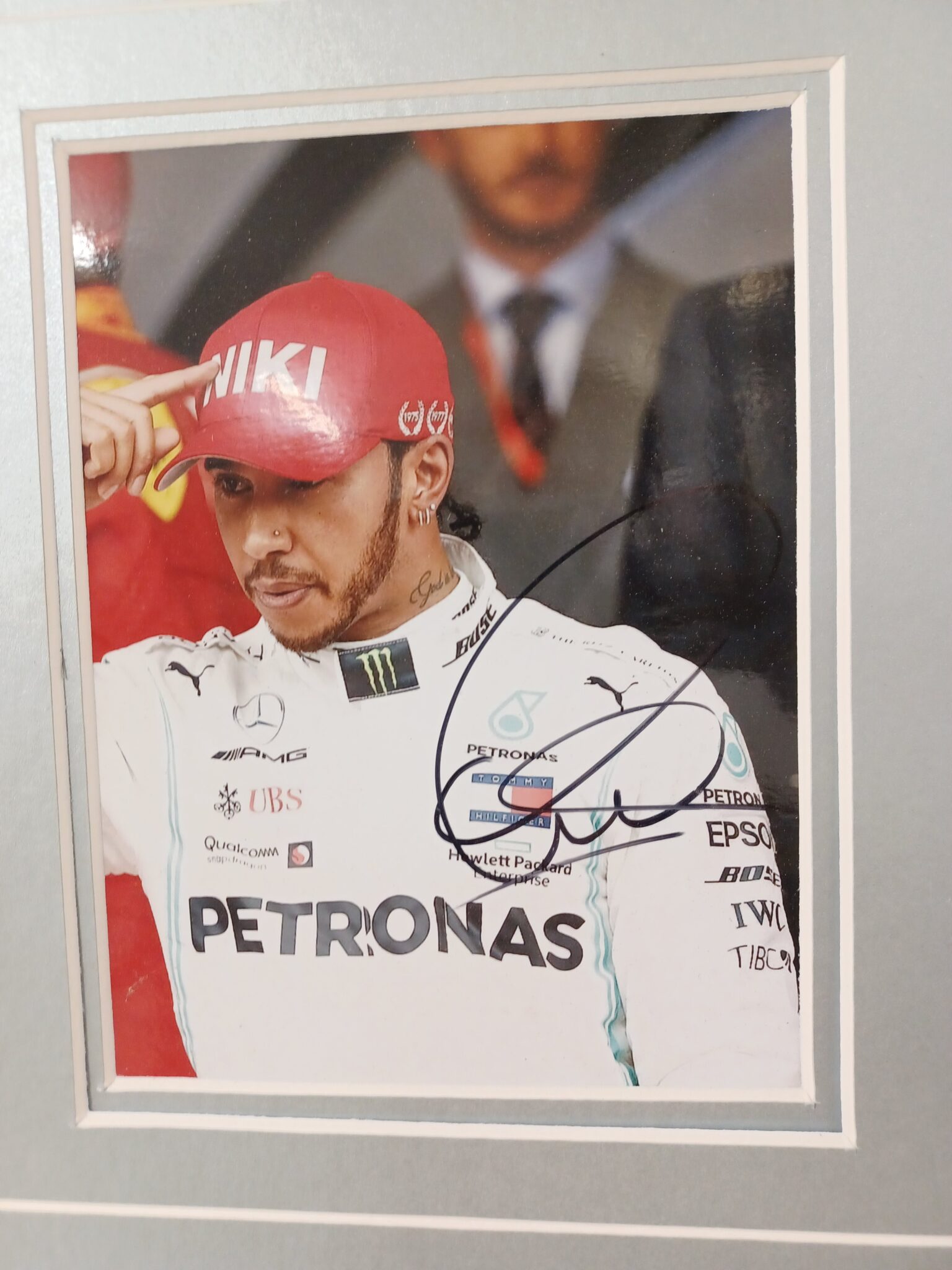 LEWIS HAMILTON SIGNED PHOTO WITH SHIRT – Signed Memorabila Shop