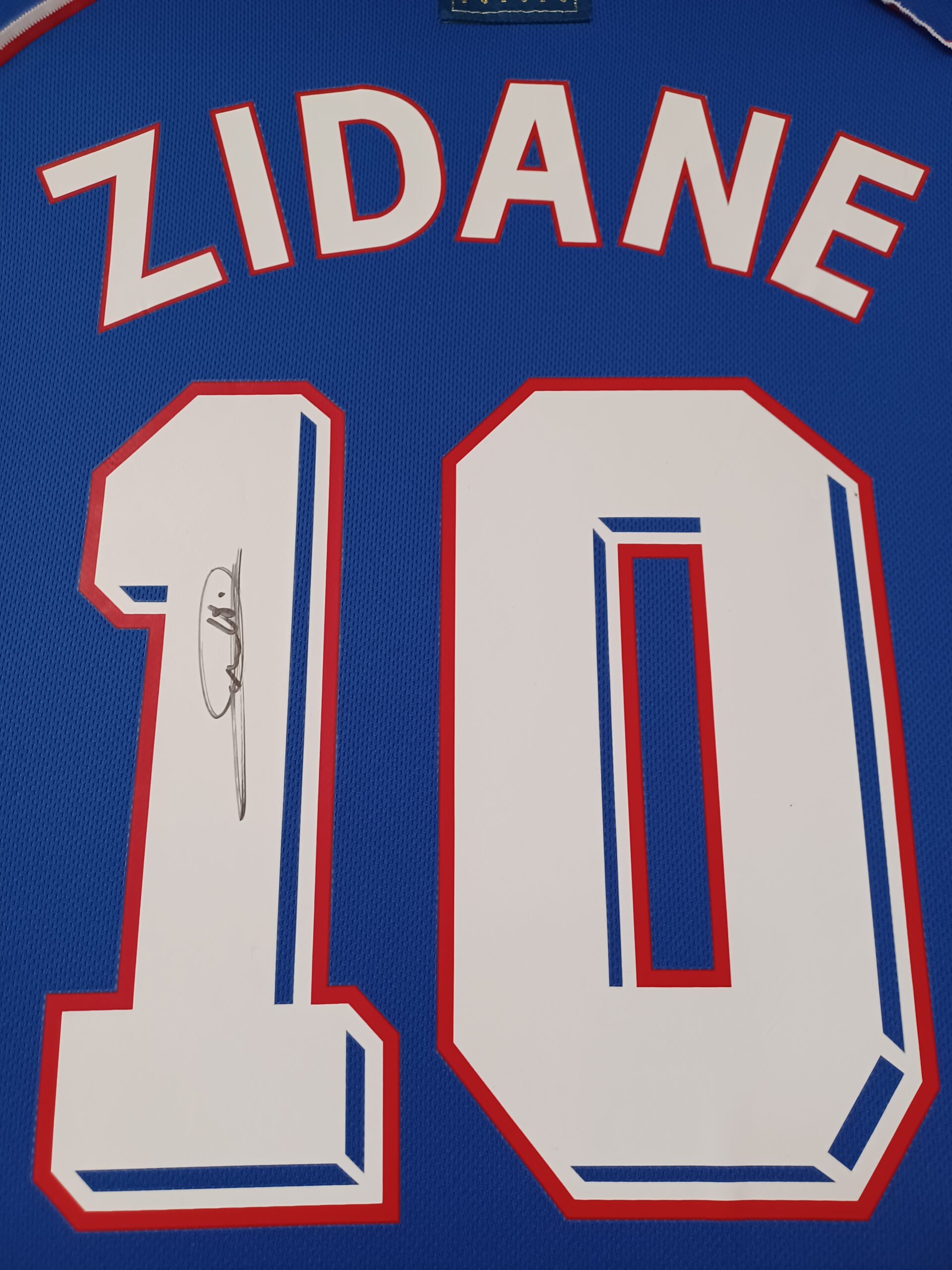 Zinedine Zidane of France Signed Shirt 1998 | Signed Memorabila Shop ...