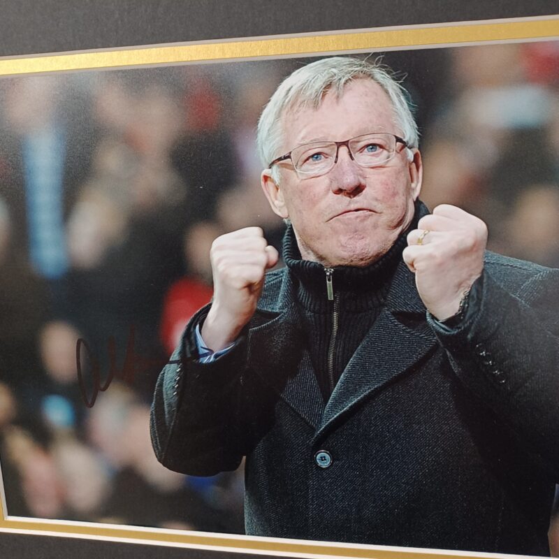 Sir Alex Ferguson Signed Photo with Shirt Display – Signed Memorabila Shop