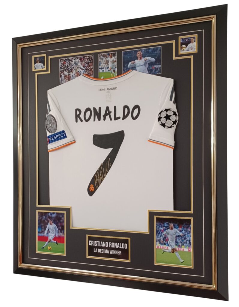 Cristiano Ronaldo – Signed Memorabila Shop