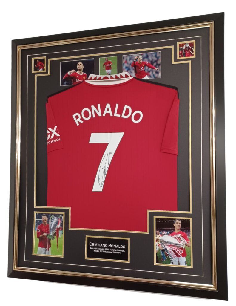 Cristiano Ronaldo – Signed Memorabila Shop