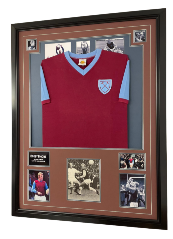 Framed Bobby Moore Signed Photo with WEST HAM Shirt – Signed Memorabila ...